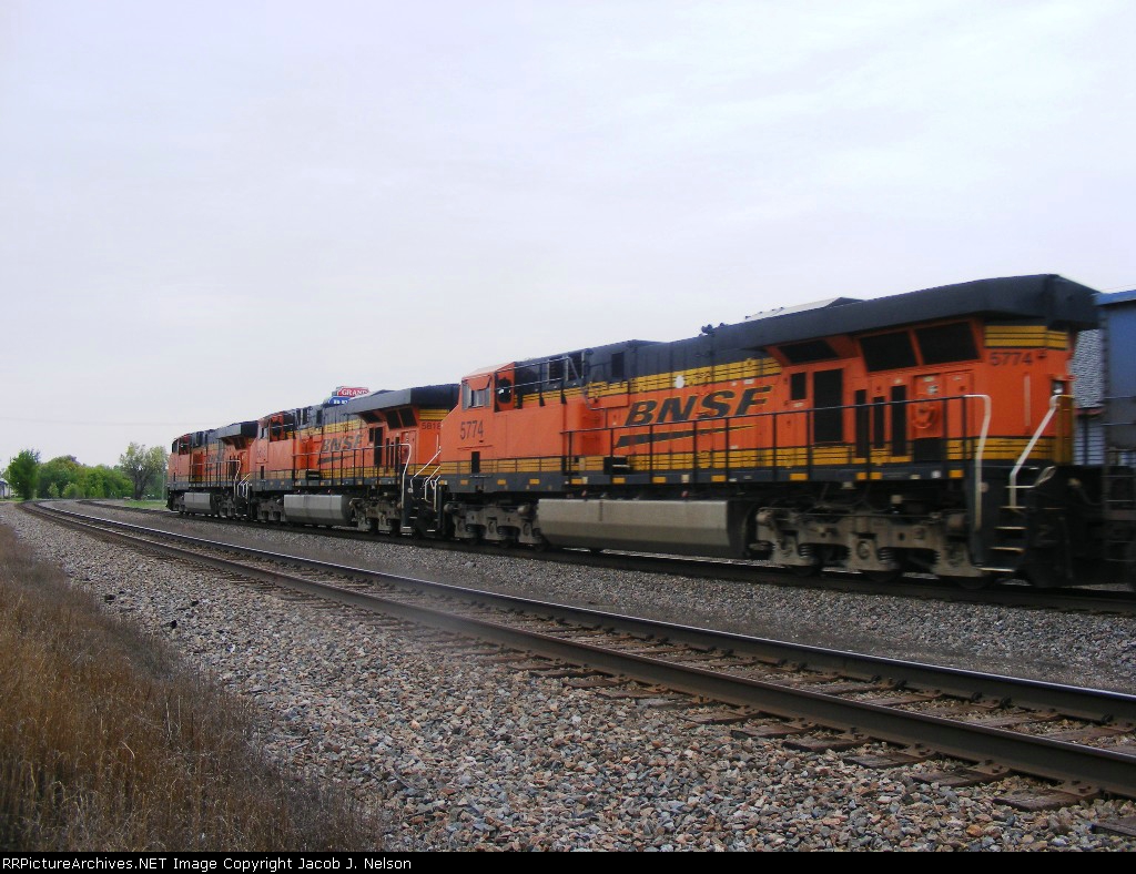 BNSF 5818